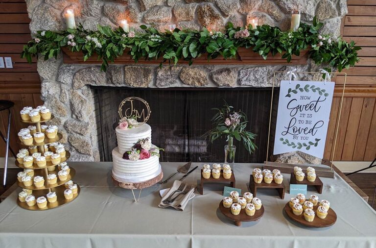 15 Creative Ways to Use a Garland at Your Wedding